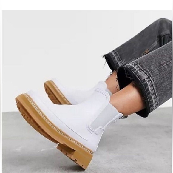 Hunter | Shoes | Rare Hunter Stitch Detail Chelsea Boots White Chelsea ...